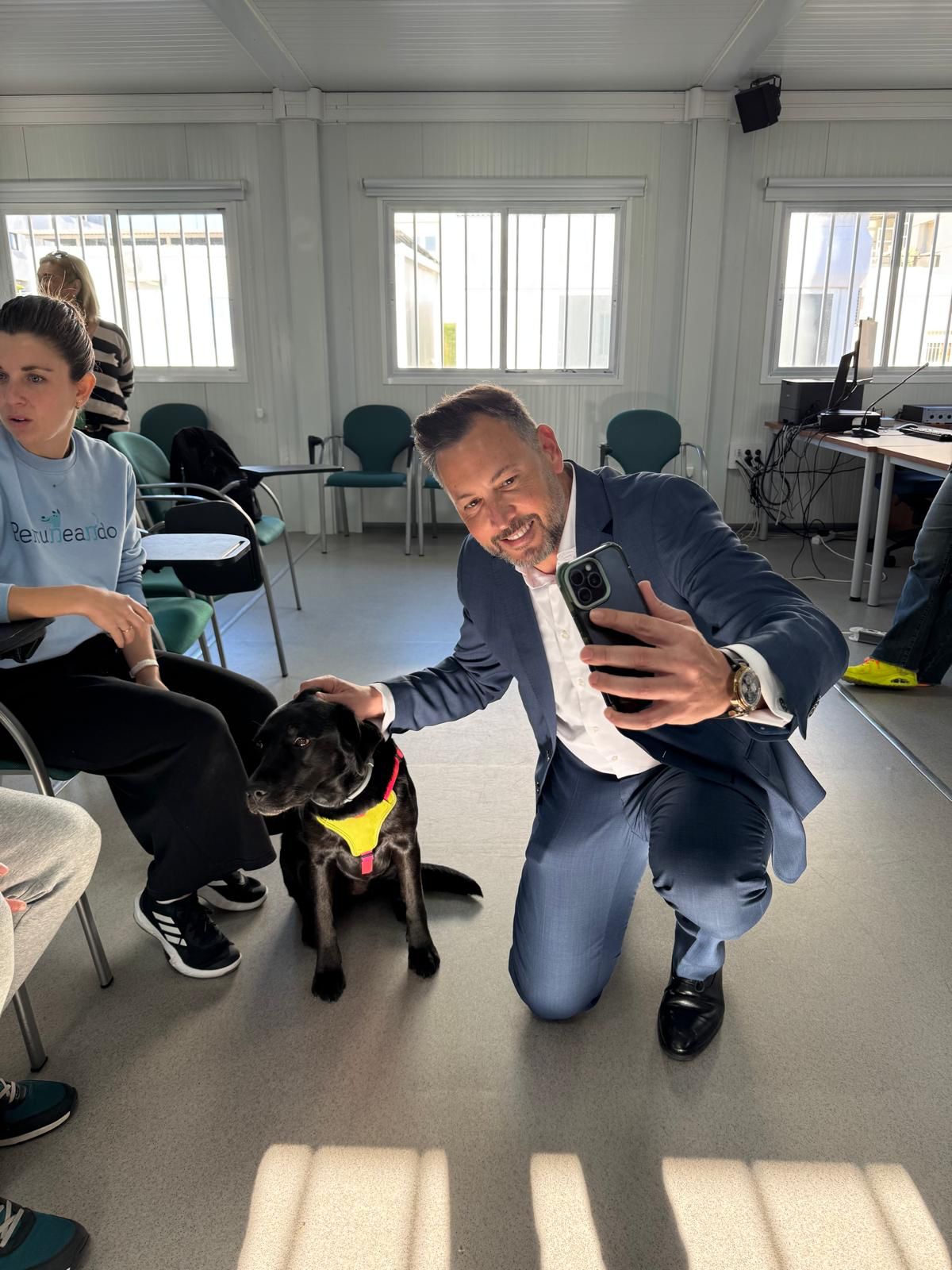 Sigfrido Fruit impulsa un proyecto de terapia con perros en el Hospital de la Axarquía de la ...